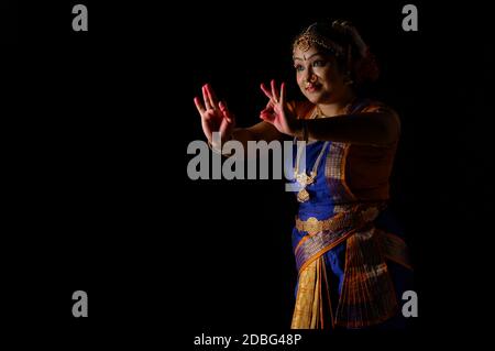 Kuchipudi dancer in Shringar rasa depicting the mischievous nature of ...