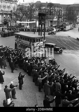 Double decker bus on Potsdamer Platz, 1890 Stock Photo - Alamy