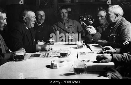 Adolf Hitler at Nazi Party meeting Stock Photo - Alamy