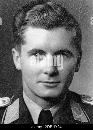 THE SECOND WORLD WAR: PERSONALITIES - Lieutenant General R M Scobie ...
