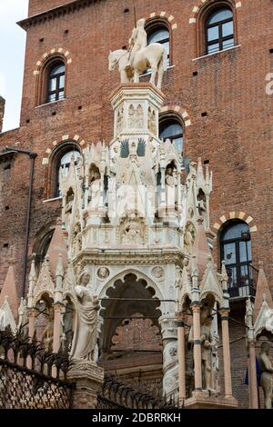 Arche Scaligere, Scaligeri Tombs, Cansignorio Tomb, Verona, UNESCO ...