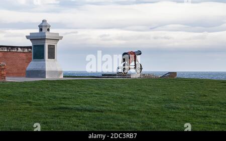 Poppies draped across the Sebastopol canon at Hartlepool Headland to ...