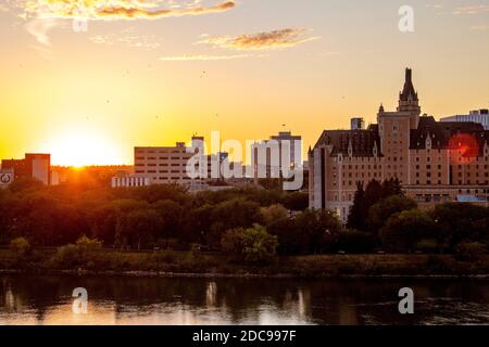 Sunset Downtown Saskatoon sun setting over City Stock Photo - Alamy