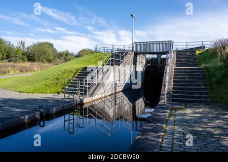 Lock 9 on the Union Canal, the final lock at the Falkirk Wheel end of ...