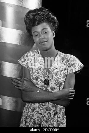 SARAH VAUGHAN African-American jazz singer at stage Stock Photo - Alamy