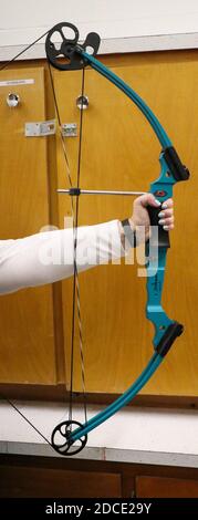 pulling the string of a bow Stock Photo - Alamy