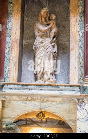 The tomb of Raphael in the Pantheon in Rome, Italy Stock Photo - Alamy