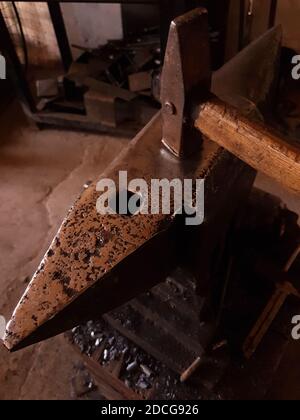 Hammer and anvil in smithery Stock Photo - Alamy
