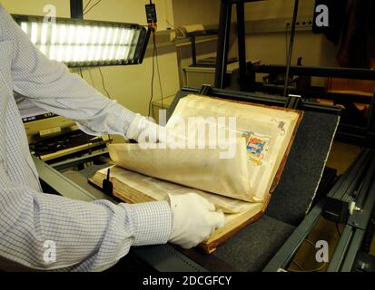 Digitalization of books, book scanning Stock Photo - Alamy