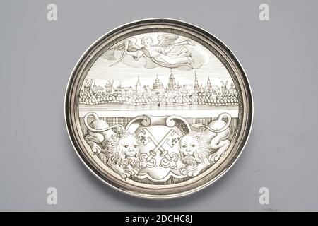 fire crest flying around Stock Photo - Alamy