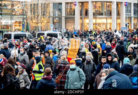 Hanover, Germany. 21st Nov, 2020. Police officers secure a ...