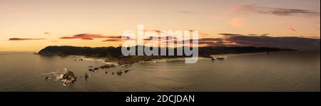 Beautiful view to the Pacific coast of Oregon on sunny summer day, sand ...