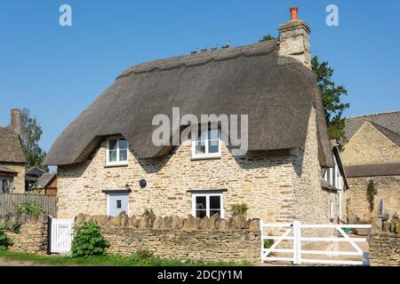 Village centre, Buckland Road, Buckland, Oxfordshire, England, United ...