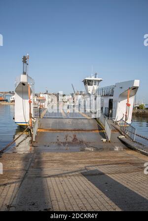 floating bridge or chain ferry between East Cowes and West Cowes on the ...