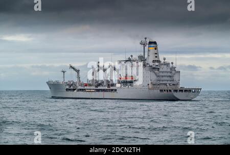 USNS Patuxent (T-AO-201), a Henry J. Kaiser-class replenishment oiler ...
