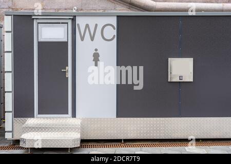 Modern public toilet exterior outdoor. Modern Toilet building, outdoor ...