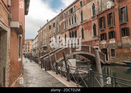 Alley view with historical buildings in Venice, Italy Stock Photo - Alamy