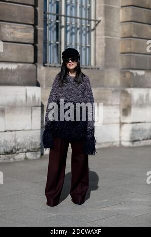 Street style, Laura Comolli arriving at EMPORIO ARMANI Fall-Winter 2016 ...