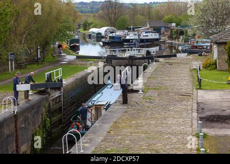 Calder & Hebble Navigation at Shepley Bridge Lock & Marina, Mirfield ...