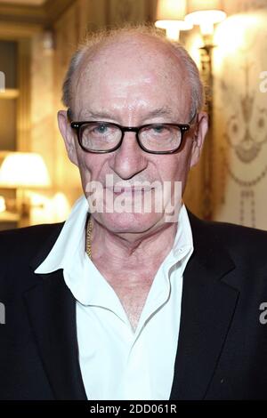 Exclusif - Pascal Desprez assiste au diner La Chaine de l'Espoir ...