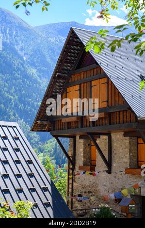 Traditional house in Venosc in the French Alpes Stock Photo - Alamy