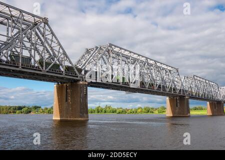 Nikolaevsky (Romanovsky) railway bridge across the Volga river in the ...