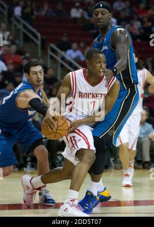 Kyle Lowry (7) of the Houston Rockets tries to drive by Jarrett Jack (2 ...