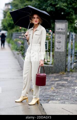 Street style, arriving at Zimmermann Spring Summer 2017 show held at ...