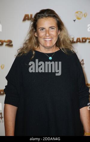 Lisa Azuelos a la premiere du film Les Tetes de l'Emploi au Gaumont ...