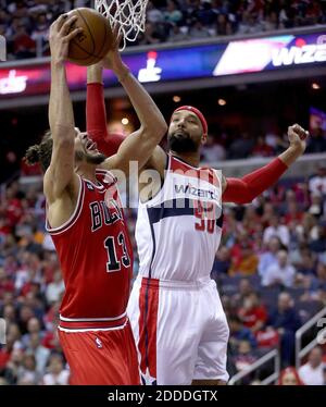 Washington Wizards forward Drew Gooden, right, takes a shot against ...
