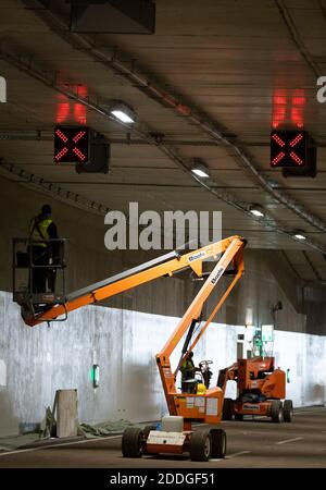 Hamburg, Germany. 25th Nov, 2020. Surveillance cameras can be seen on ...