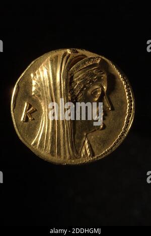 Reverse view. Greek Oktadrachm of Arsinoe II, 240 BC. Gold coin Stock ...