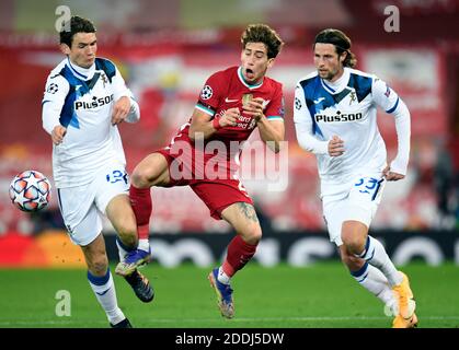 Atalanta's Marten de Roon, right, and Venezia's Hans Nicolussi Caviglia ...