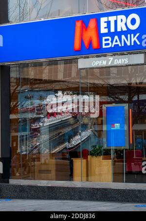 Latest high street bank, Metro Bank, chiswick high road Stock Photo - Alamy