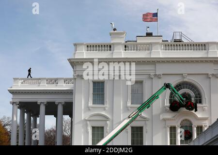A member of the Uniformed Division of the United States Secret Service ...