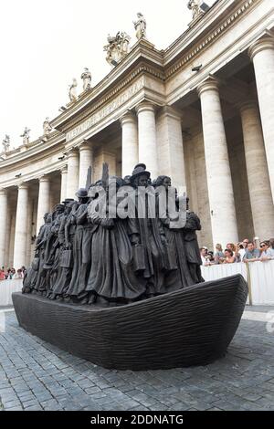 Pope Francis unveils the sculpture on the theme of refugees and ...