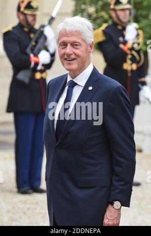 Former President Bill Clinton arrives before the 60th Presidential ...