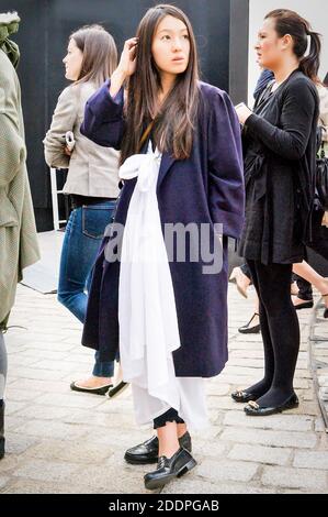 Beautiful fashionable asian woman shows off her hand Stock Photo - Alamy