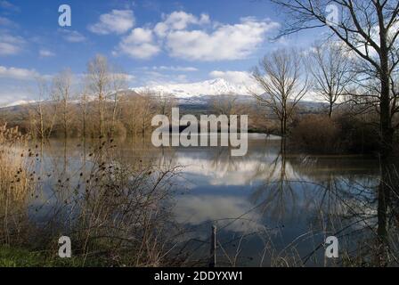 Etna view from lake Gurrida, Sicily Stock Photo - Alamy