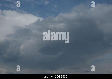 dramatic pre-storm cloudy sky full-frame background and texture Stock ...
