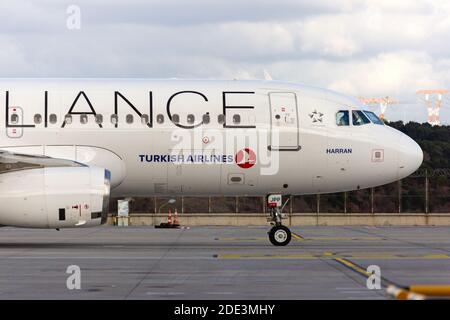Airbus A320 side view Stock Photo - Alamy