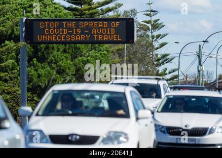 Traffic on General Holmes Drive at Kyeemagh on Botany Bay near Sydney ...