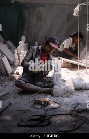 Man makes white Buddhist statues, Mandalay, Myanmar Stock Photo - Alamy