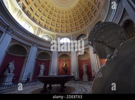 Round Hall hemispherical vault in Pio Clementino museum, Vatican ...