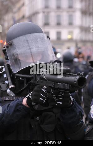 Riot police armed with LBD 40, Flash-Ball (non-lethal rubber bullet ...