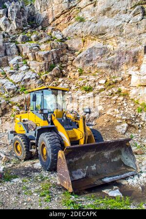 Quarry Front End Loader Moving Rock Piles Stock Photo - Alamy