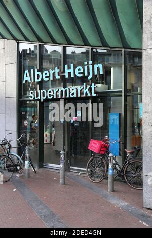 Customers shop in an "Albert Heijn to go" mini-market in Aachen ...