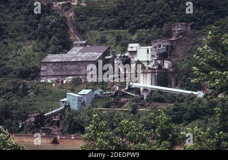 1970s Photo (1973) - Coal plant at Harewood Mine near Boomer West ...