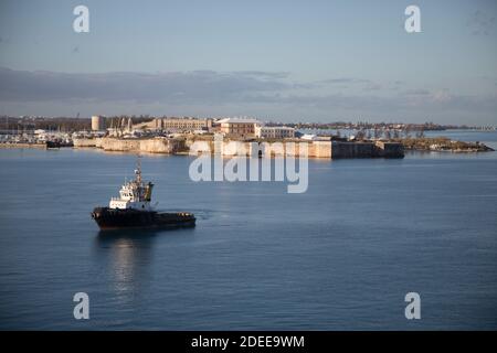 Tug Boat in Hamilton Harbour, Bermuda Stock Photo - Alamy