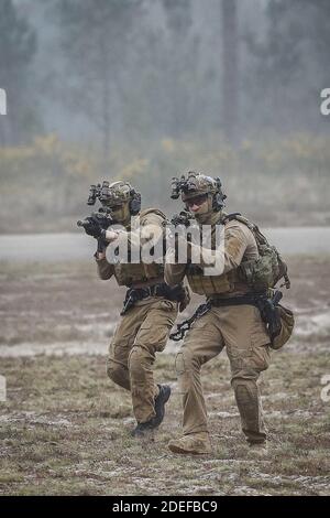 French army's special forces show their skills during the Special ...